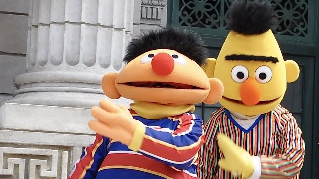Biografías de Beto y Enrique del programa infantil Plaza Sésamo